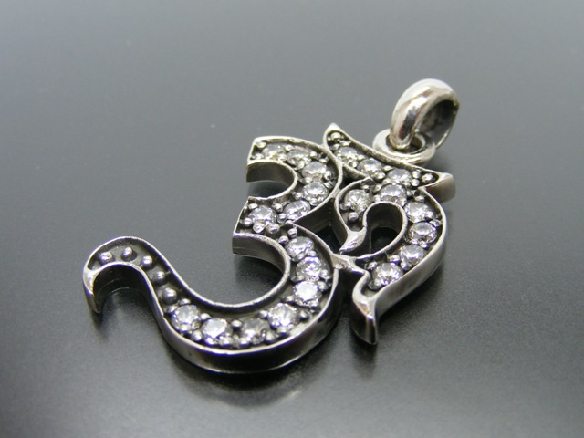 Anhänger OM, AUM mit Zirkonia aus 925er Sterlingsilber | CLARO Jewelry ...